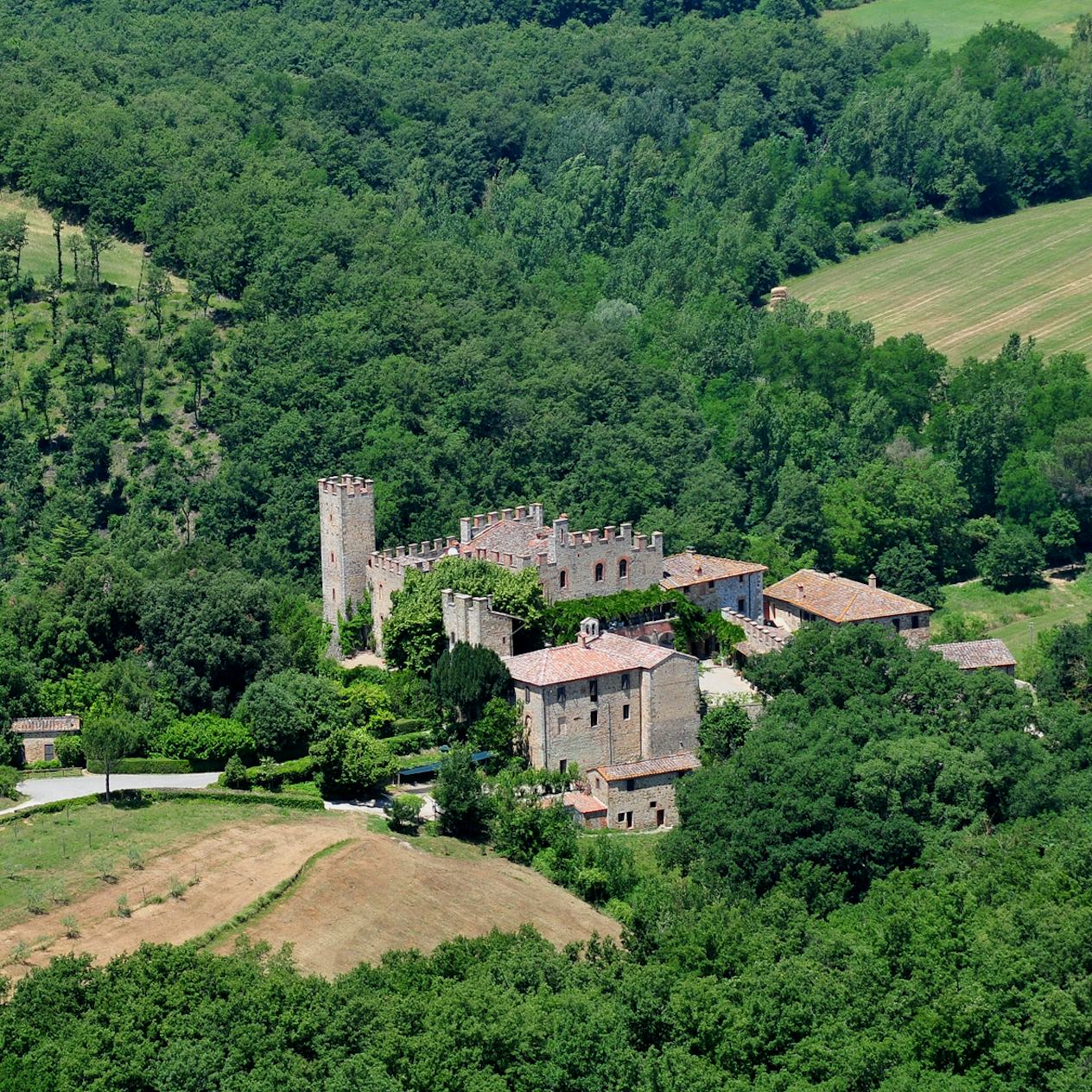 11 Castles You Can Rent For Vacation Around The World That Are Actually ...