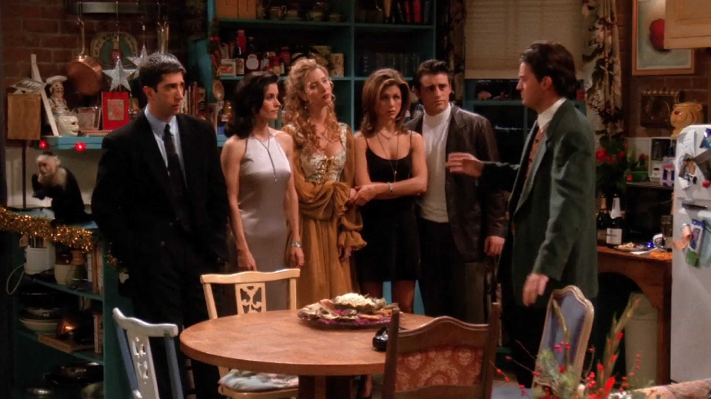9 Christmas Episodes Of 'Friends' To Get You In The Holiday Spirit