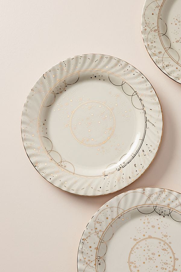 Festive Holiday Dinnerware That’ll Be The Hit Of Every Party This Season