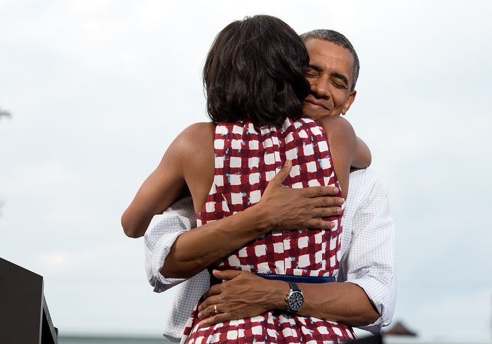13 Photos Of Barack & Michelle Obama In Love & Serving Up Relationship ...