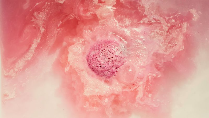 How Do Bath Bombs Fizz? The Science Behind Your Favourite Self-Care ...