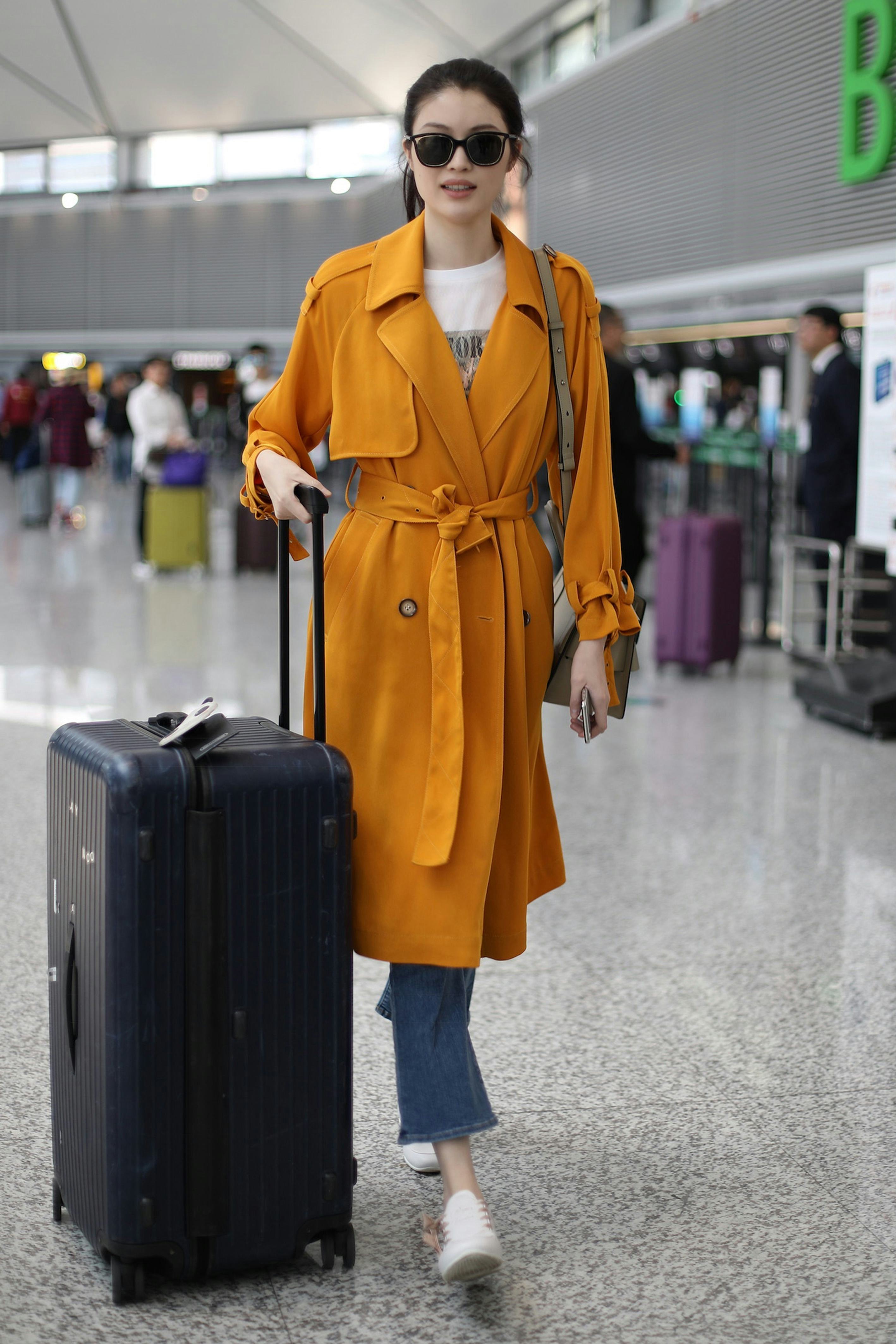 9 Travel Accessories For Long Flights To Gift The Jet-Setting Woman On ...