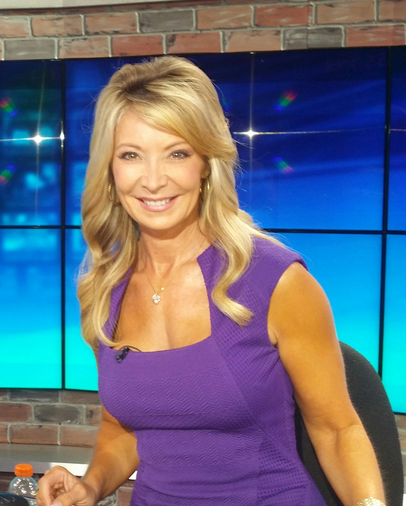 Bullying In The Moms' Group Can Be Sickening — So Here's What To Do