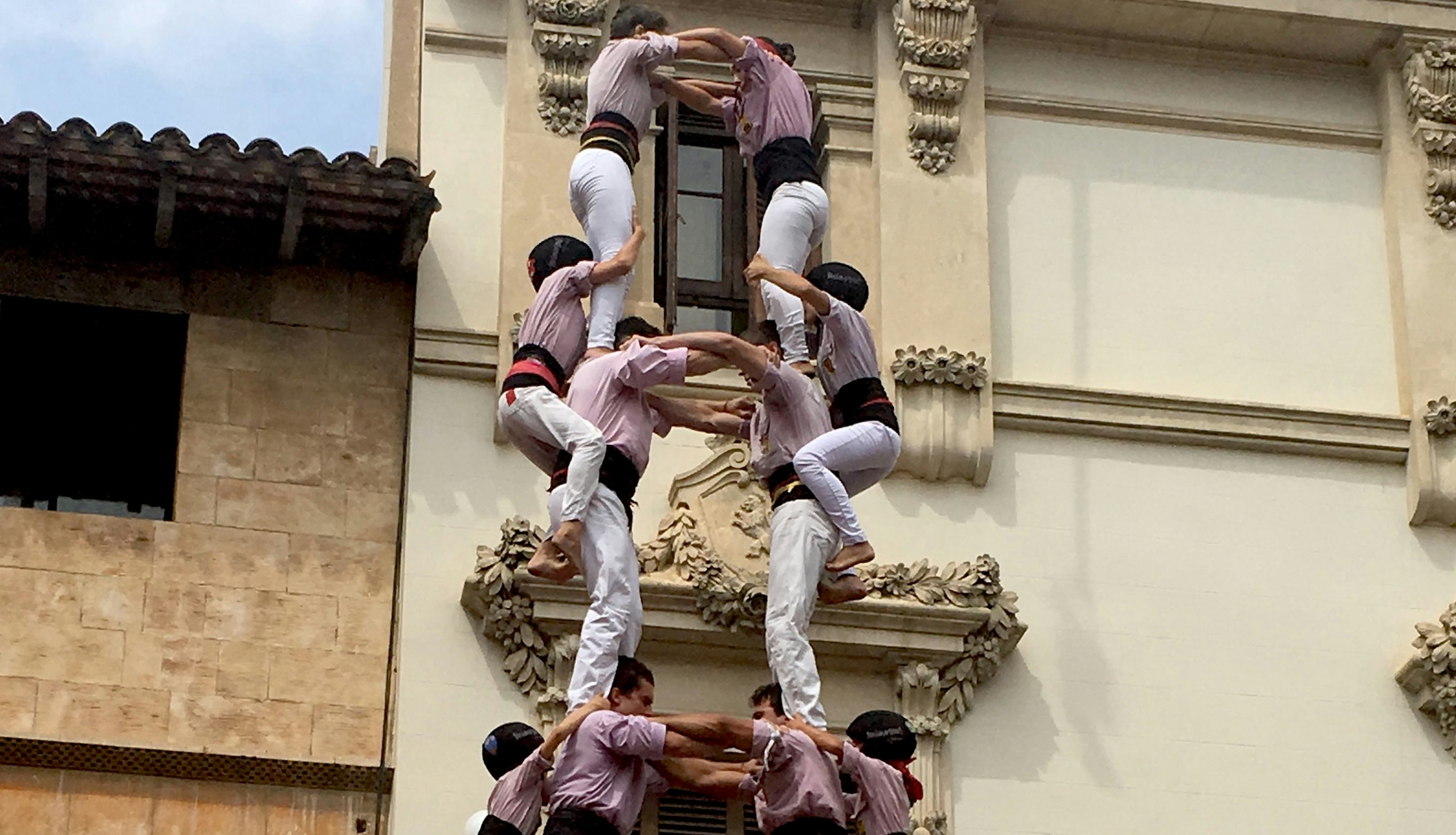 What It's Like To See Hundreds Of People Build A Human Tower