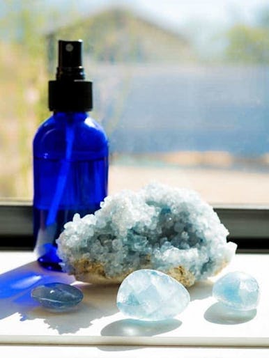 11 Easy One-Minute Crystal Rituals To Try, Even If You’re A Crystal Newbie