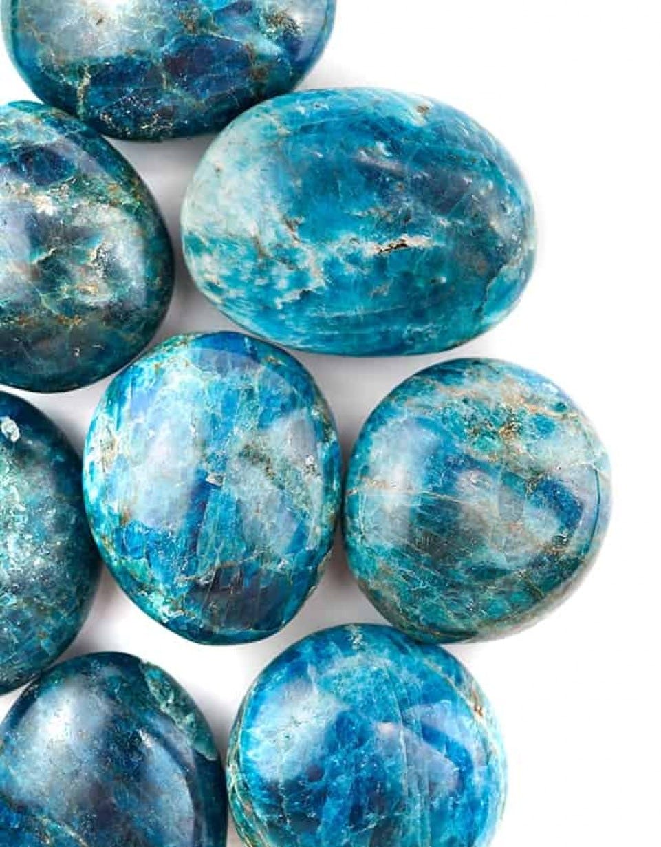 11 Easy One-Minute Crystal Rituals To Try, Even If You’re A Crystal Newbie