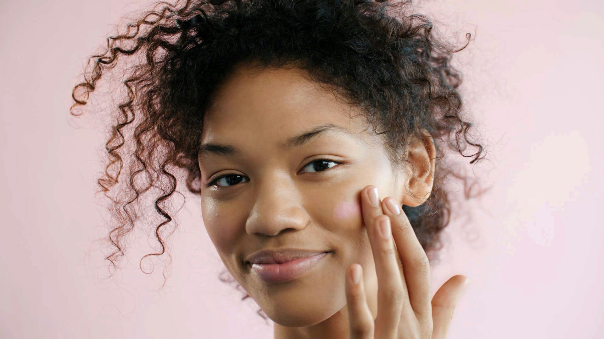 How Much Is Glossier's Makeup Set? It Includes All Your Minimalist ...