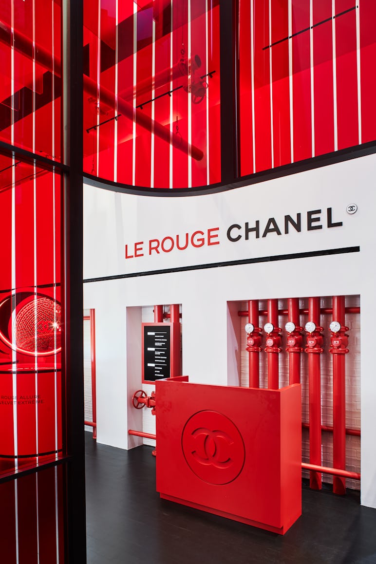 5 New Ways To Wear Red Makeup For The Holidays, According To Chanel's U ...