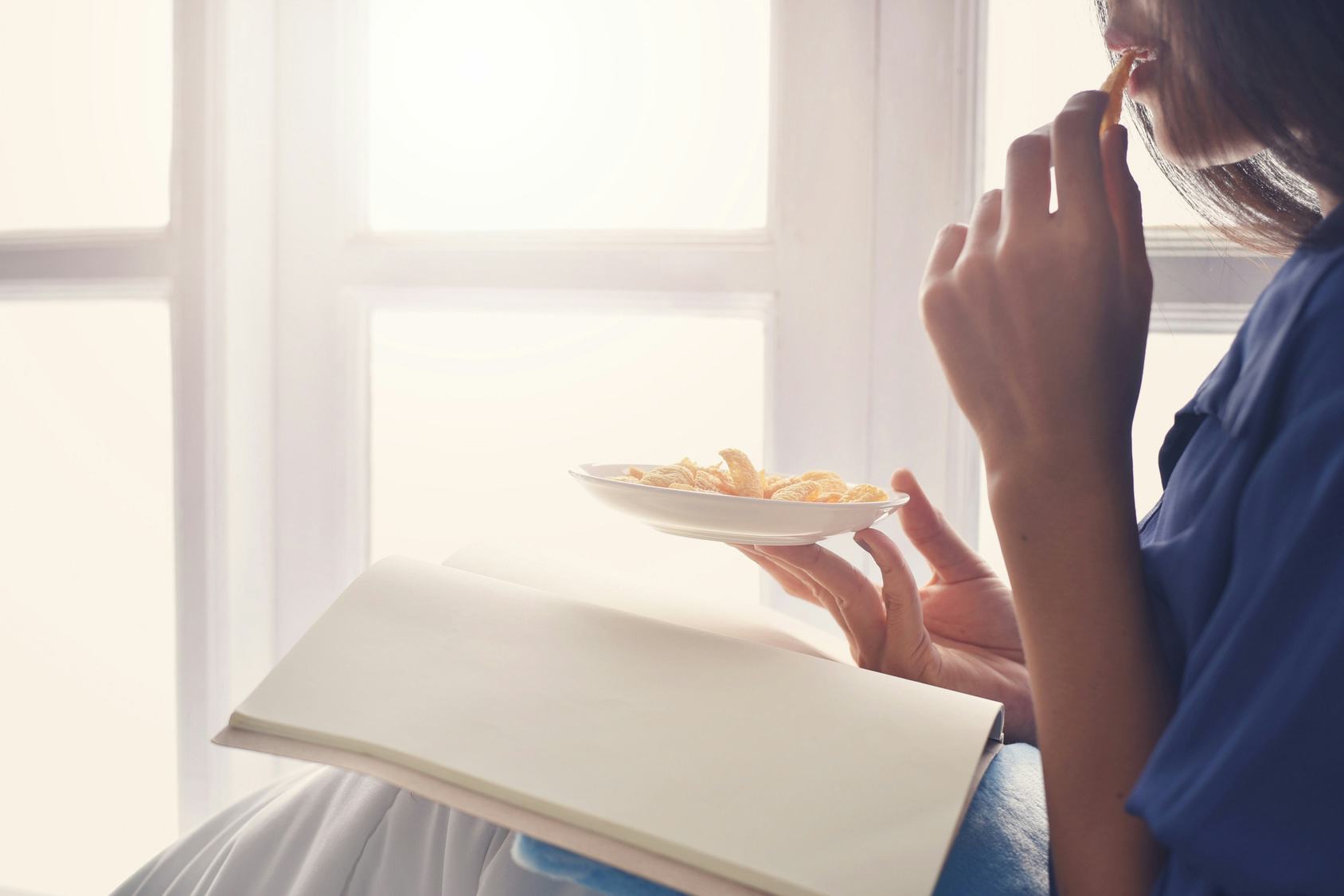 7 Nightly Rituals That Can Help Ease Your Anxiety Before Bed