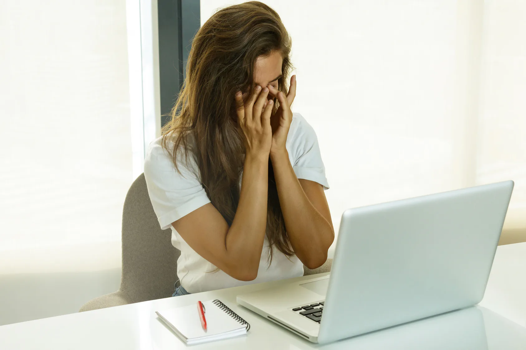4 Things You Shouldn't Do To Stay Awake, No Matter How Desperate You Are