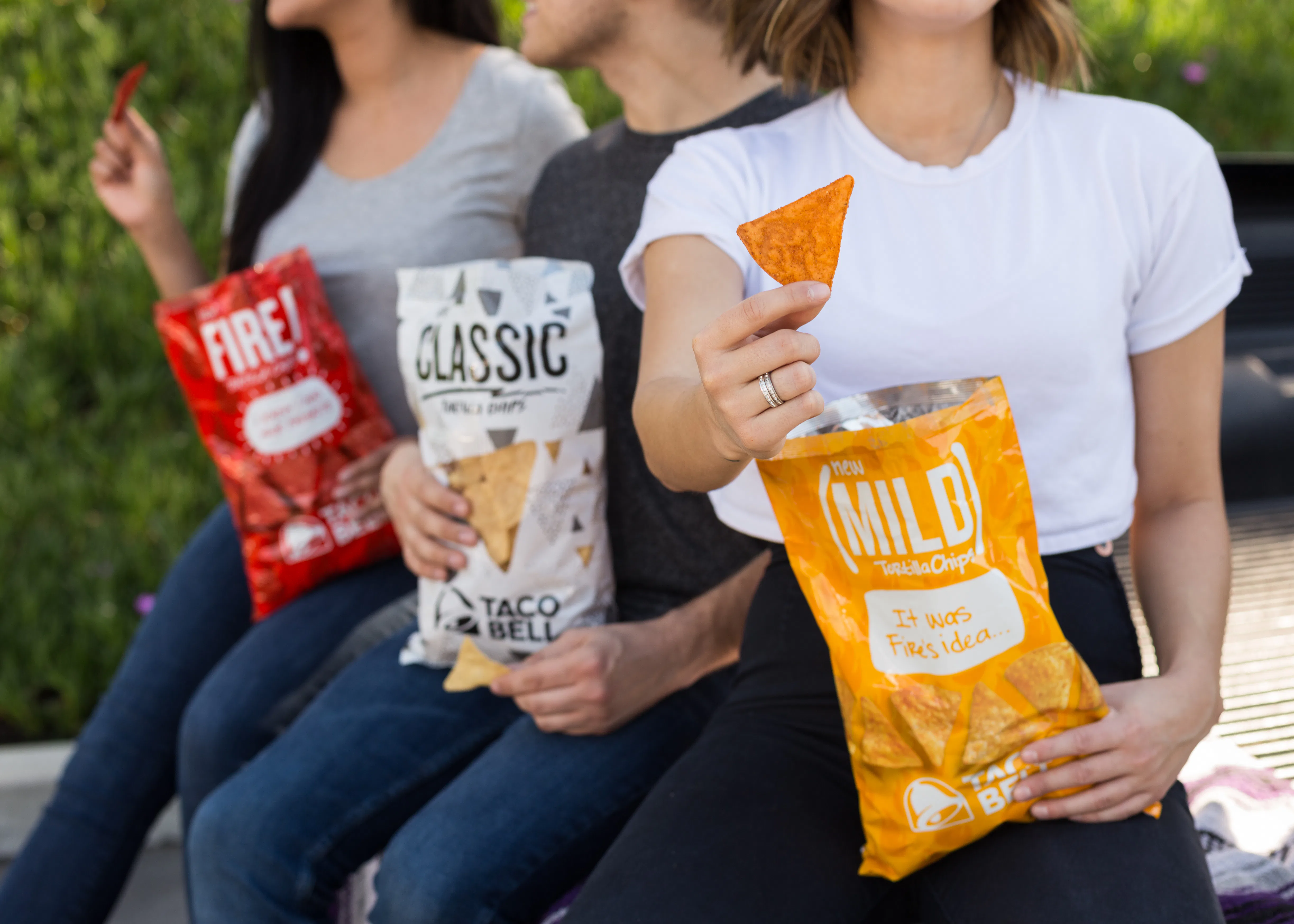 Taco Bell’s New Sauce Packet-Flavored Tortilla Chips Come In 3 ...