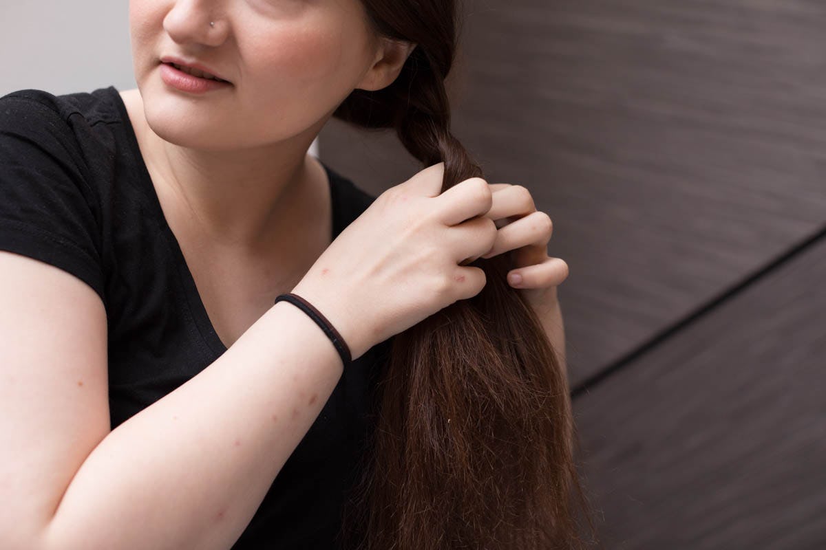 9 Subtle Mannerisms Body Experts Say Can Make You Seem Less Sure Of ...