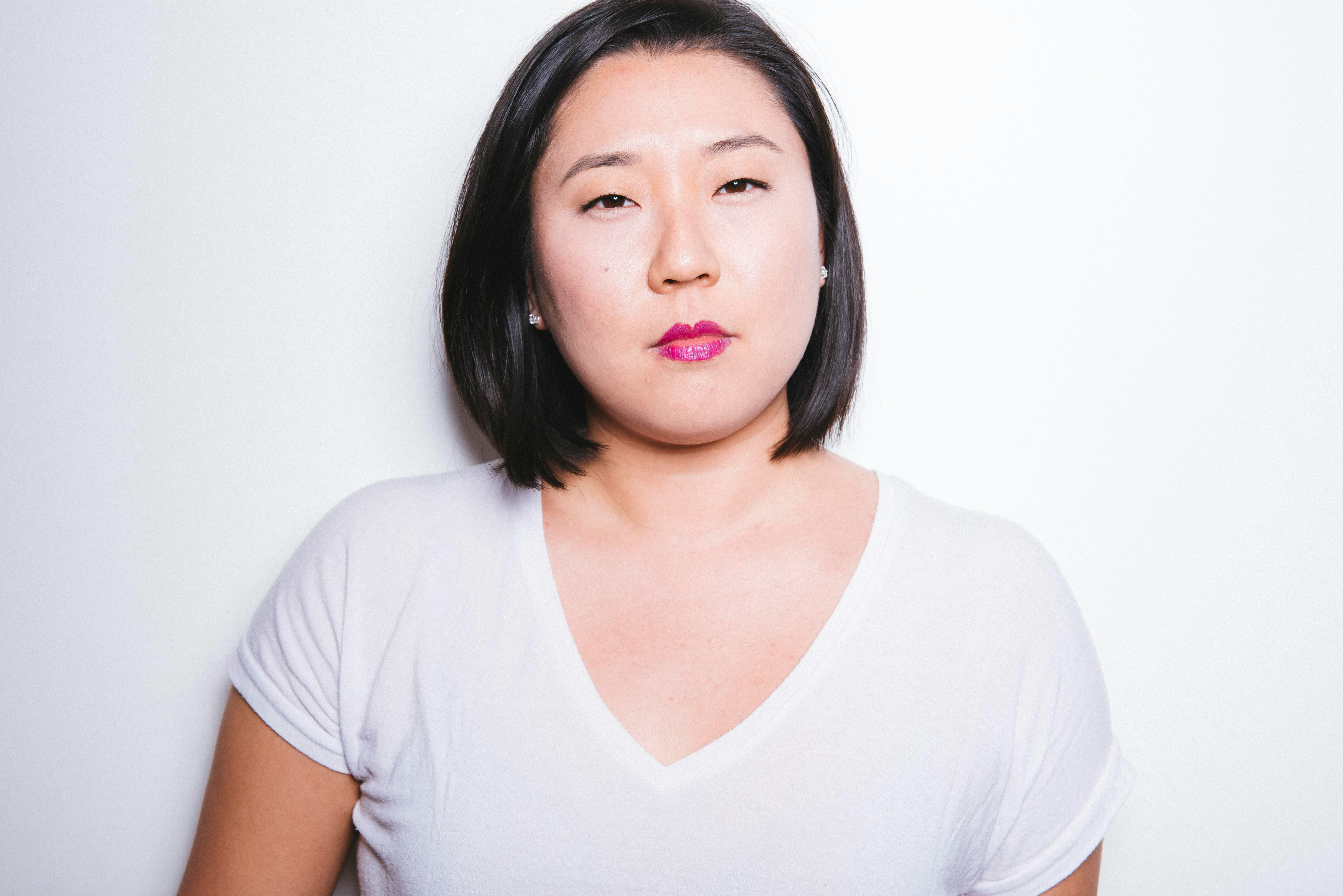 9 Subtle Mannerisms Body Experts Say Can Make You Seem Less Sure Of ...