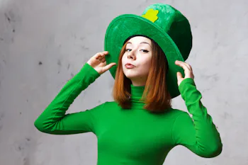 Why Do We Wear Green On St. Patrick's Day? There's A Lot Of History ...