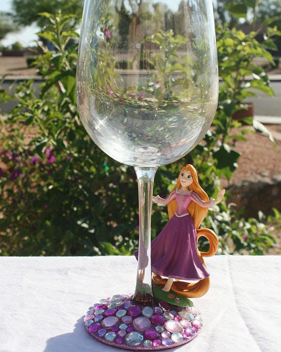 Disney Princess Wine Glasses Are Here & Every ‘90s Baby Needs One ...