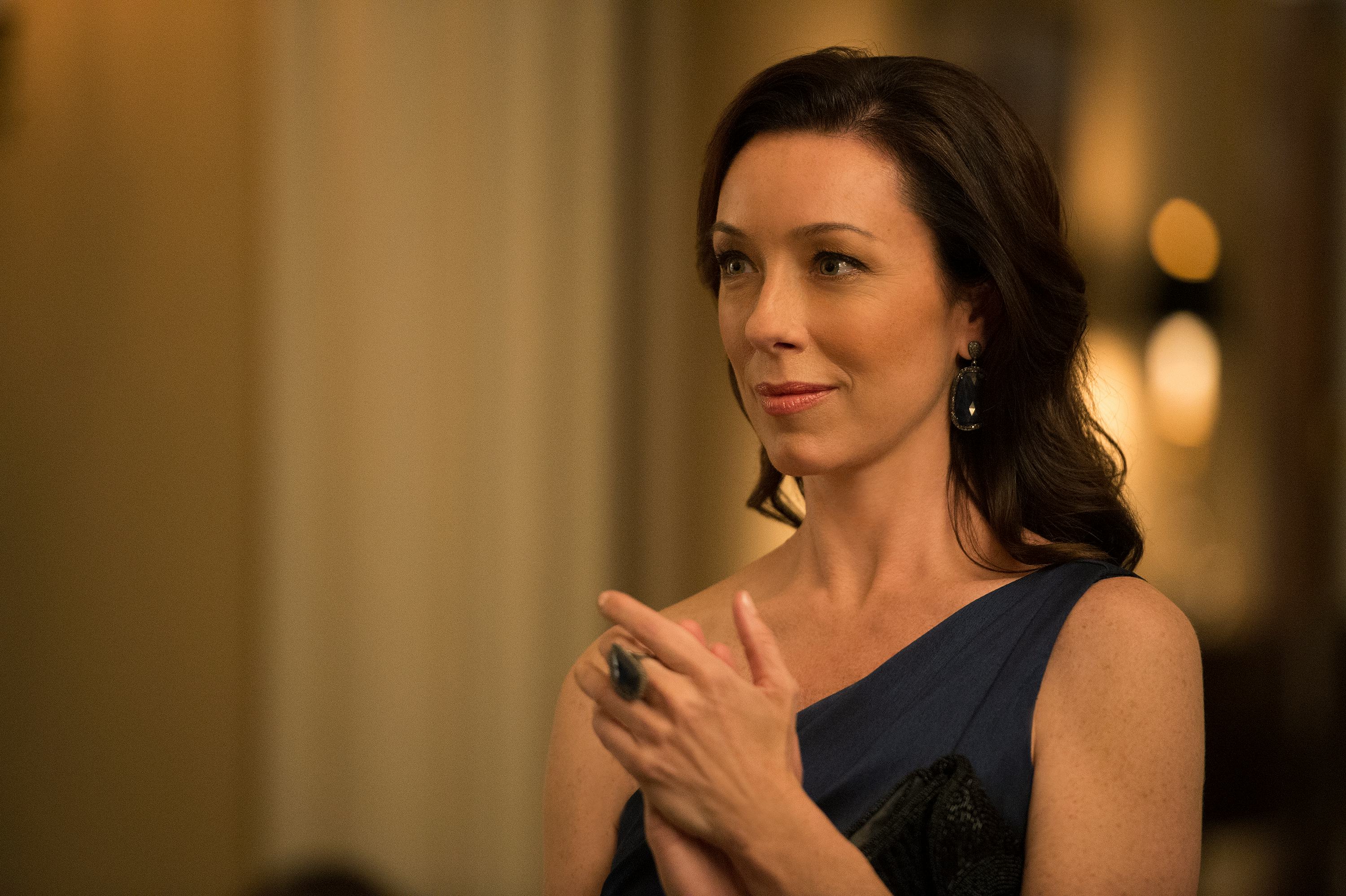 Who Plays Maureen Robinson On 'Lost In Space'? Molly Parker Brings New ...