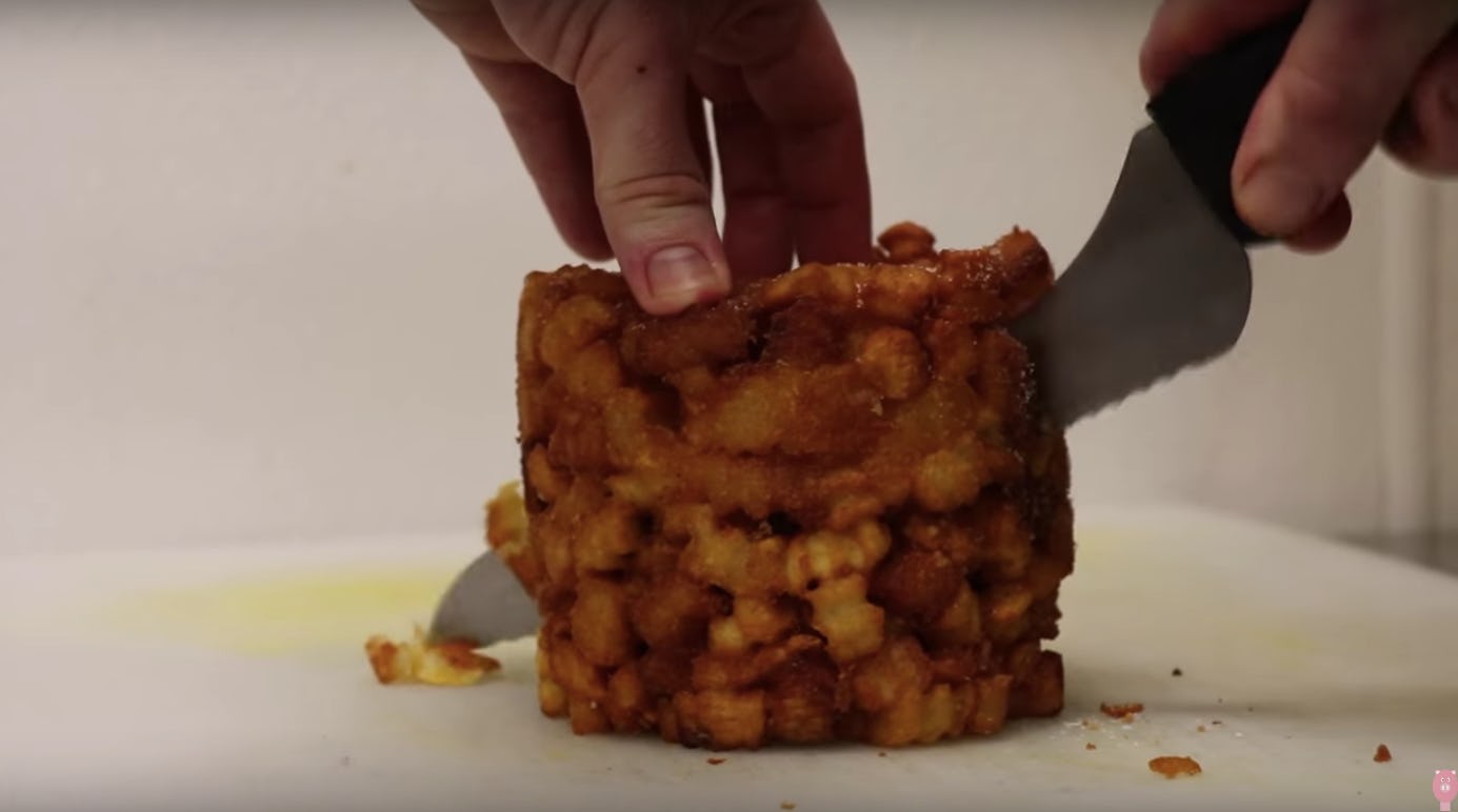 This Cheeseburger Inside Of Fries Created By "HellthyJunkFood" Is So ...