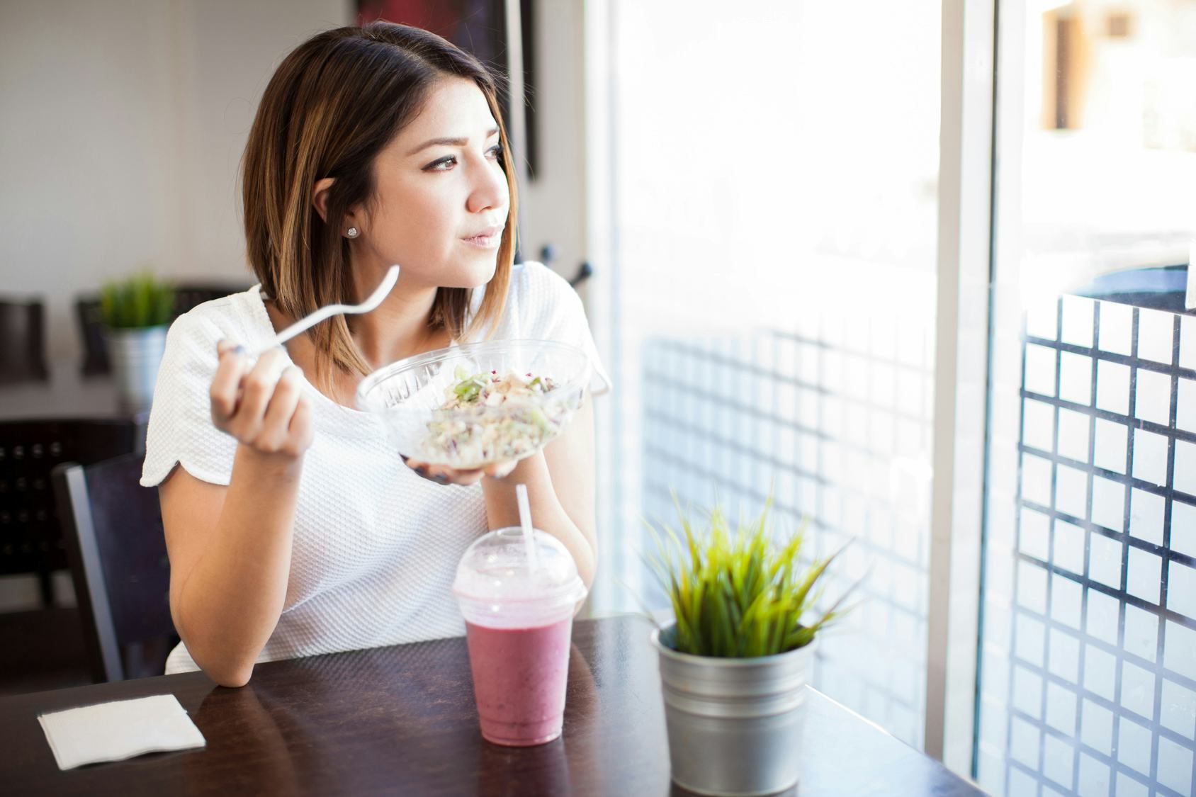 6 Tips For Eating Out Alone, Because There's Nothing Embarrassing About It