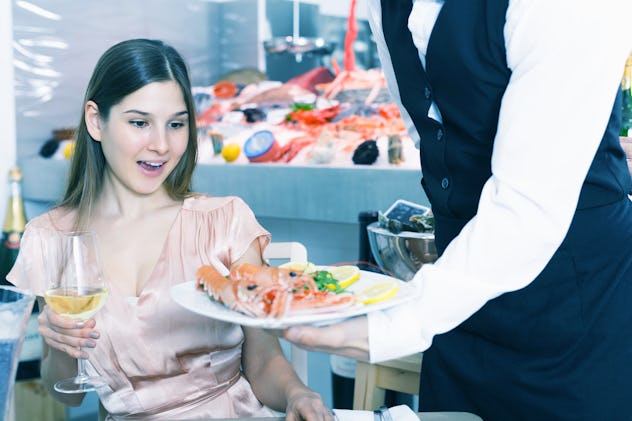 6 Tips For Eating Out Alone, Because There's Nothing Embarrassing About It