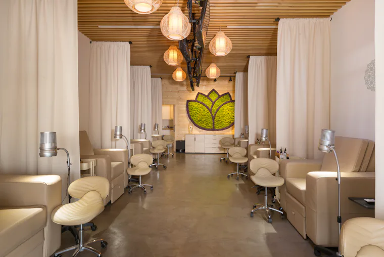I Went To A Meditation Nail Salon & Got The Most Relaxing Manicure Of ...