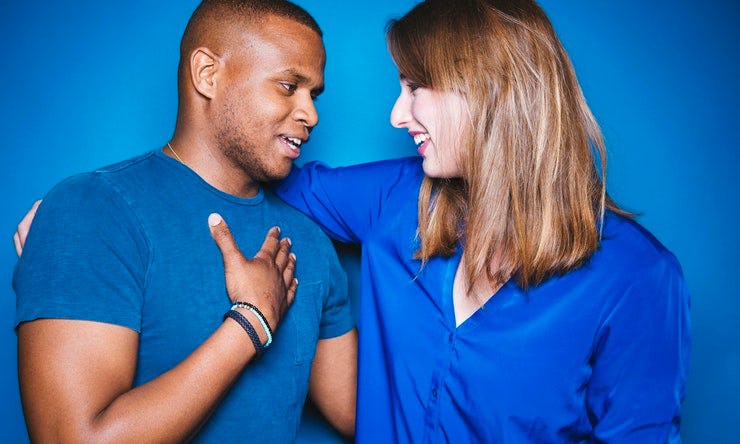 7 Unexpected Mannerisms Body Language Experts Say Can Make People Feel ...
