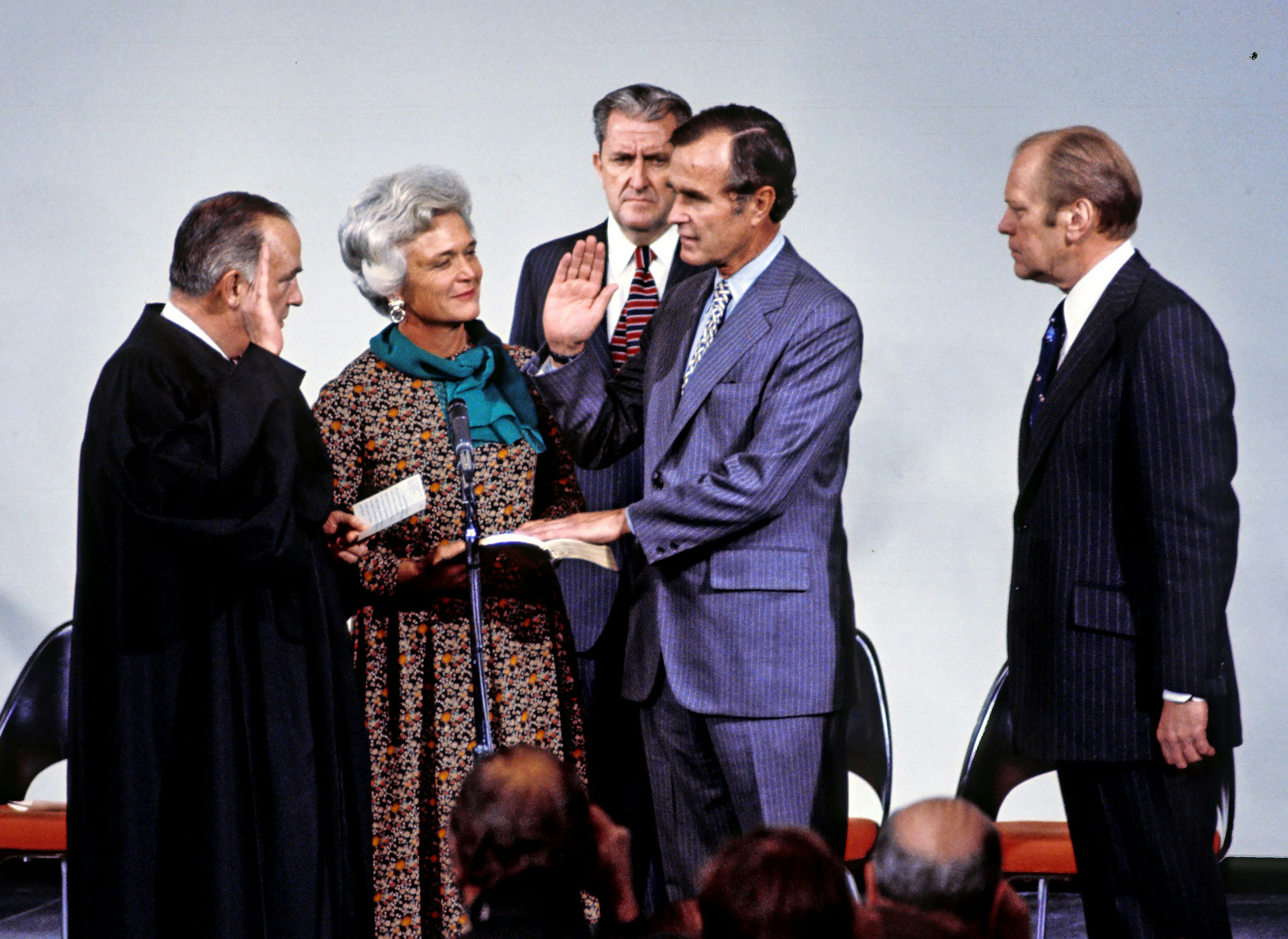 13 Photos Of Barbara Bush Through The Years That Reveal A Dynamic ...