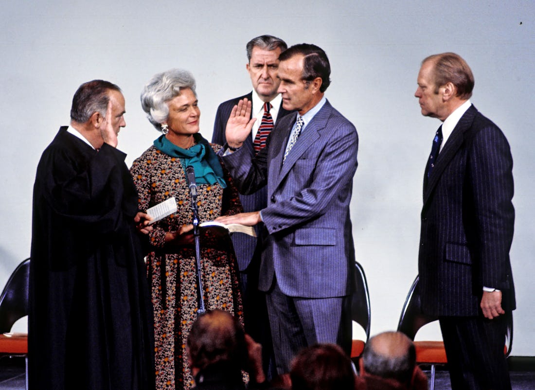 13 Photos Of Barbara Bush Through The Years That Reveal A Dynamic ...