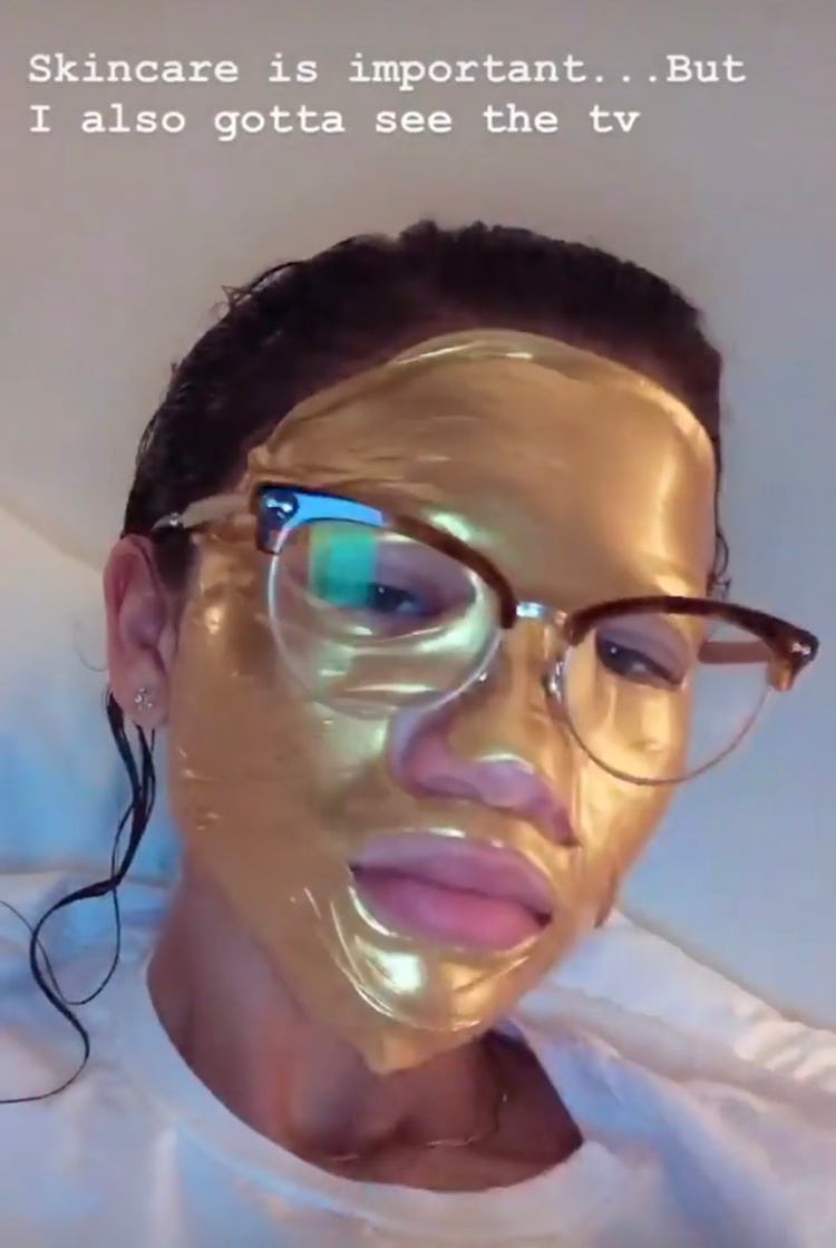 Zendaya’s Face Mask & Glasses Selfie Proves The Beauty Queen Is Just ...