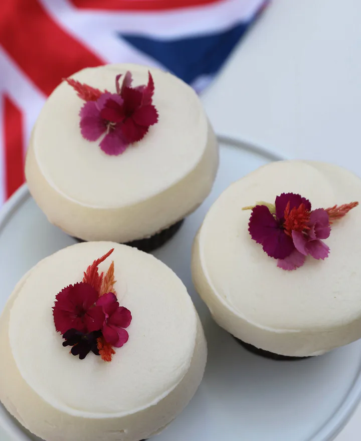 13 Royal Wedding-Themed Desserts You Can Only Buy This Week