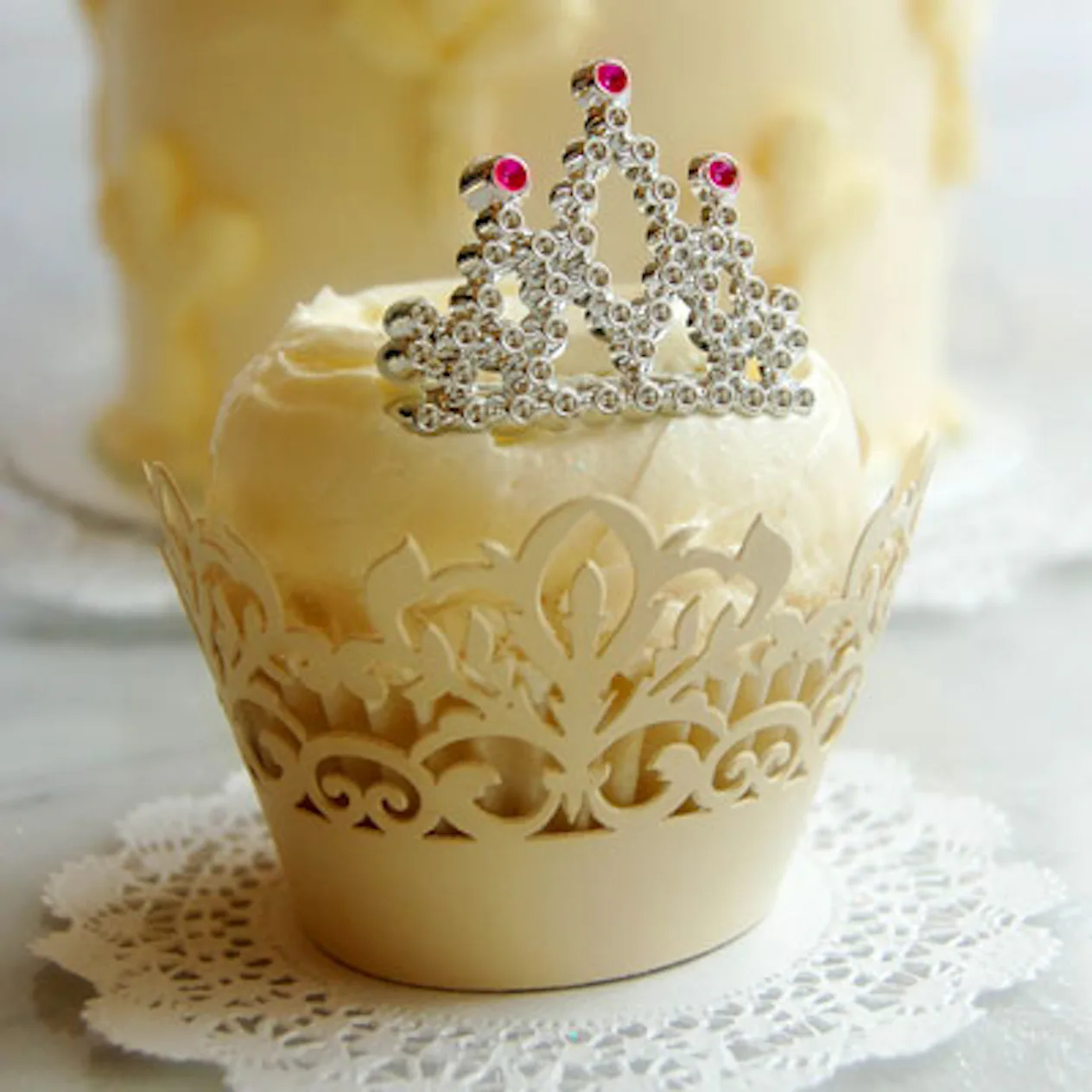 13 Royal Wedding-Themed Desserts You Can Only Buy This Week