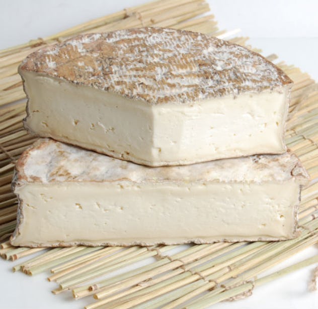 16 Unique Cheeses To Try On National Cheese Day 2018 So You Can ...