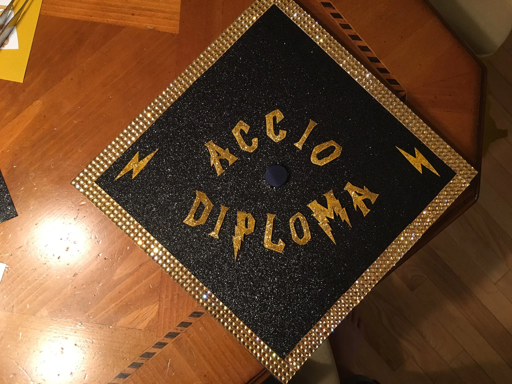 Matching Graduation 2022 Cap Inspo: Ideas For You & Your Best Friend On ...