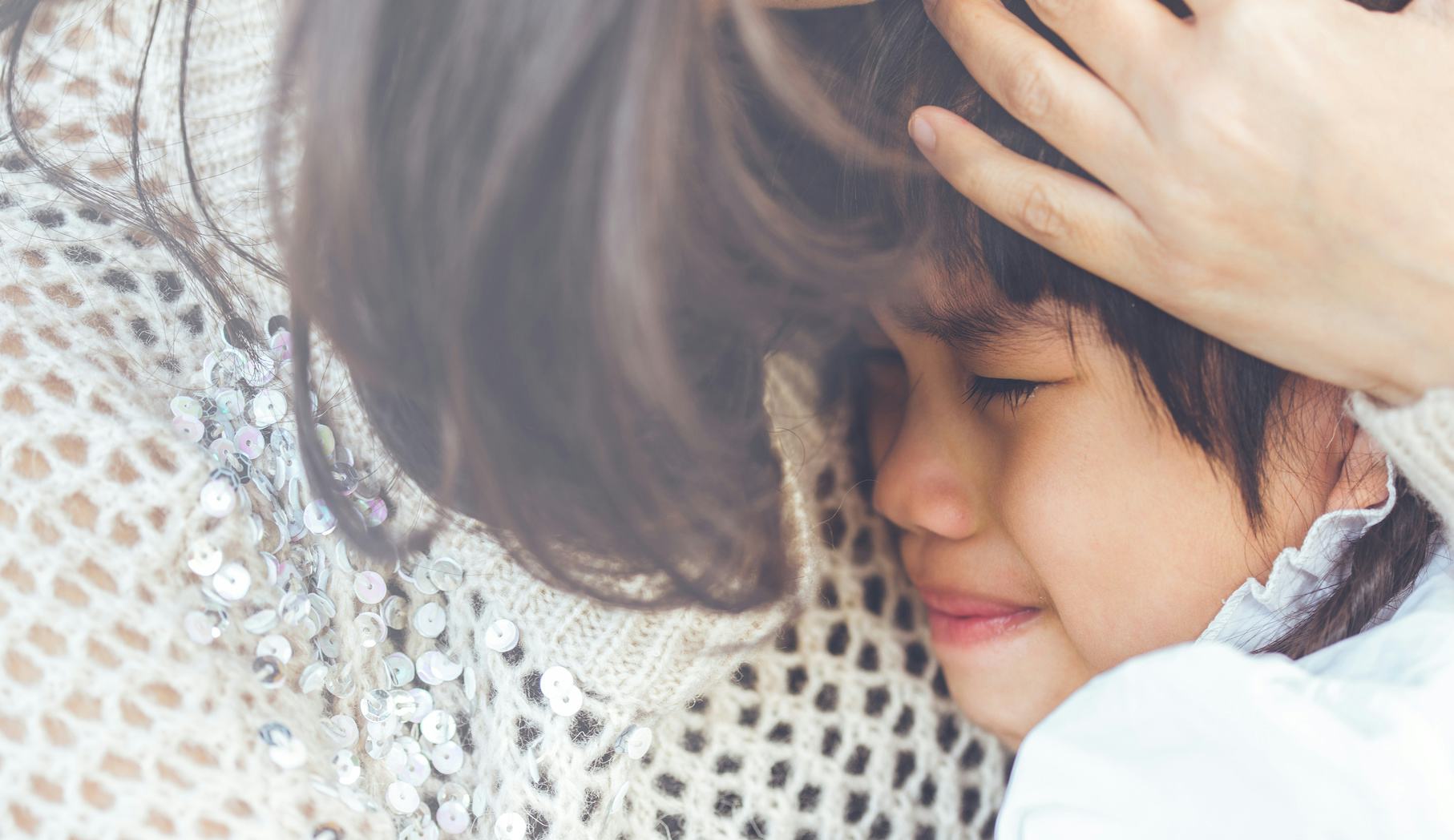 What To Do If Your Child Gets Stung By A Bee, According To Experts