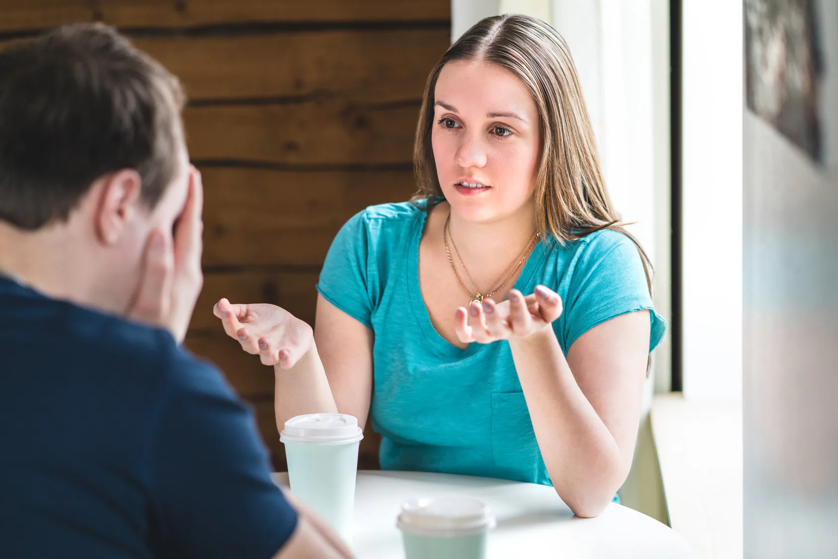 7 Ways Having A Toxic Mom Causes Problems In Your Romantic Relationships