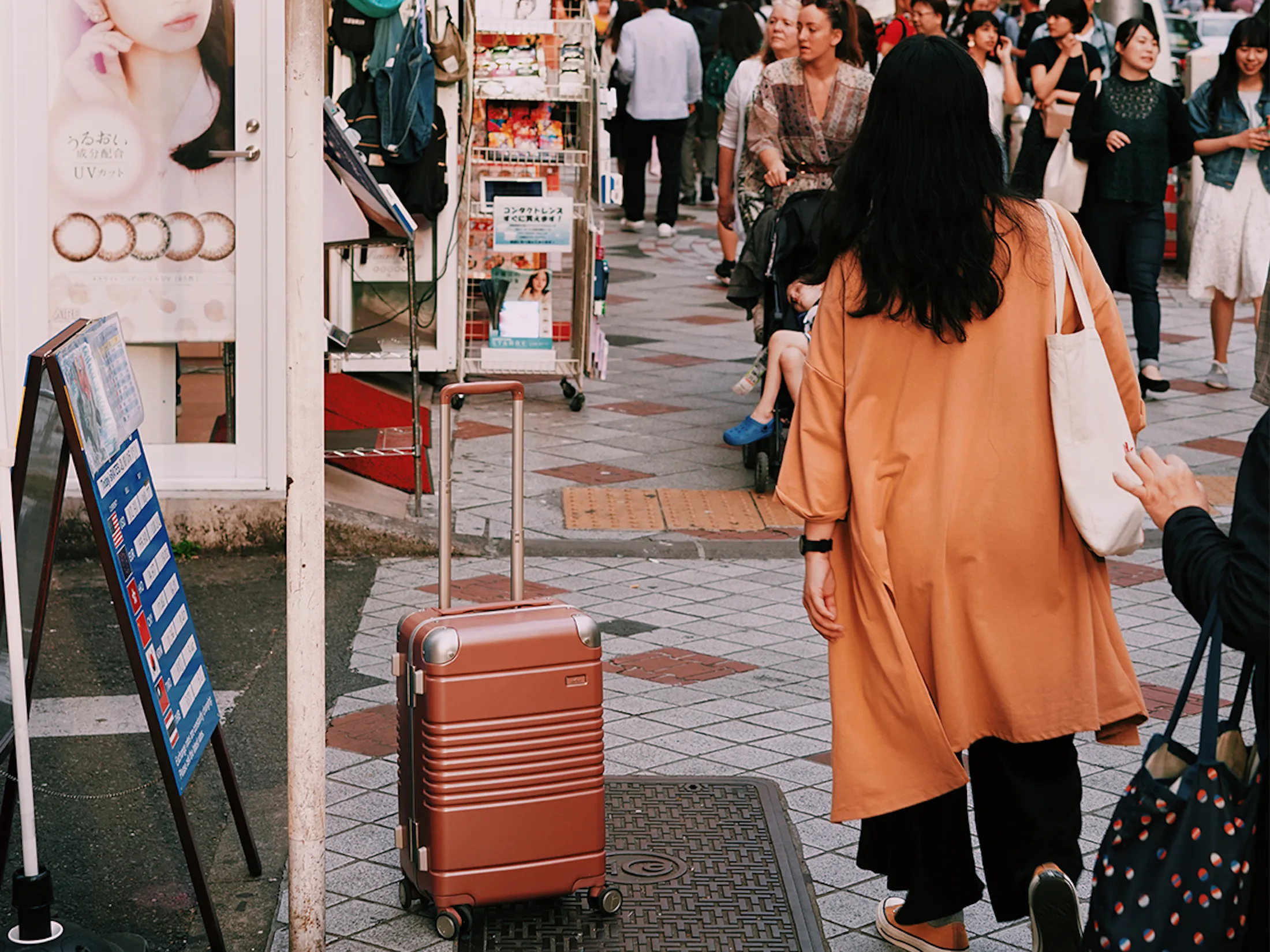 Arlo Skye's Rose Gold Suitcase Will SAFELY Charge Your Phone & Laptop ...