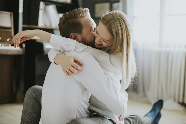 7 Critical Differences Between A Healthy Relationship & One That's Too ...