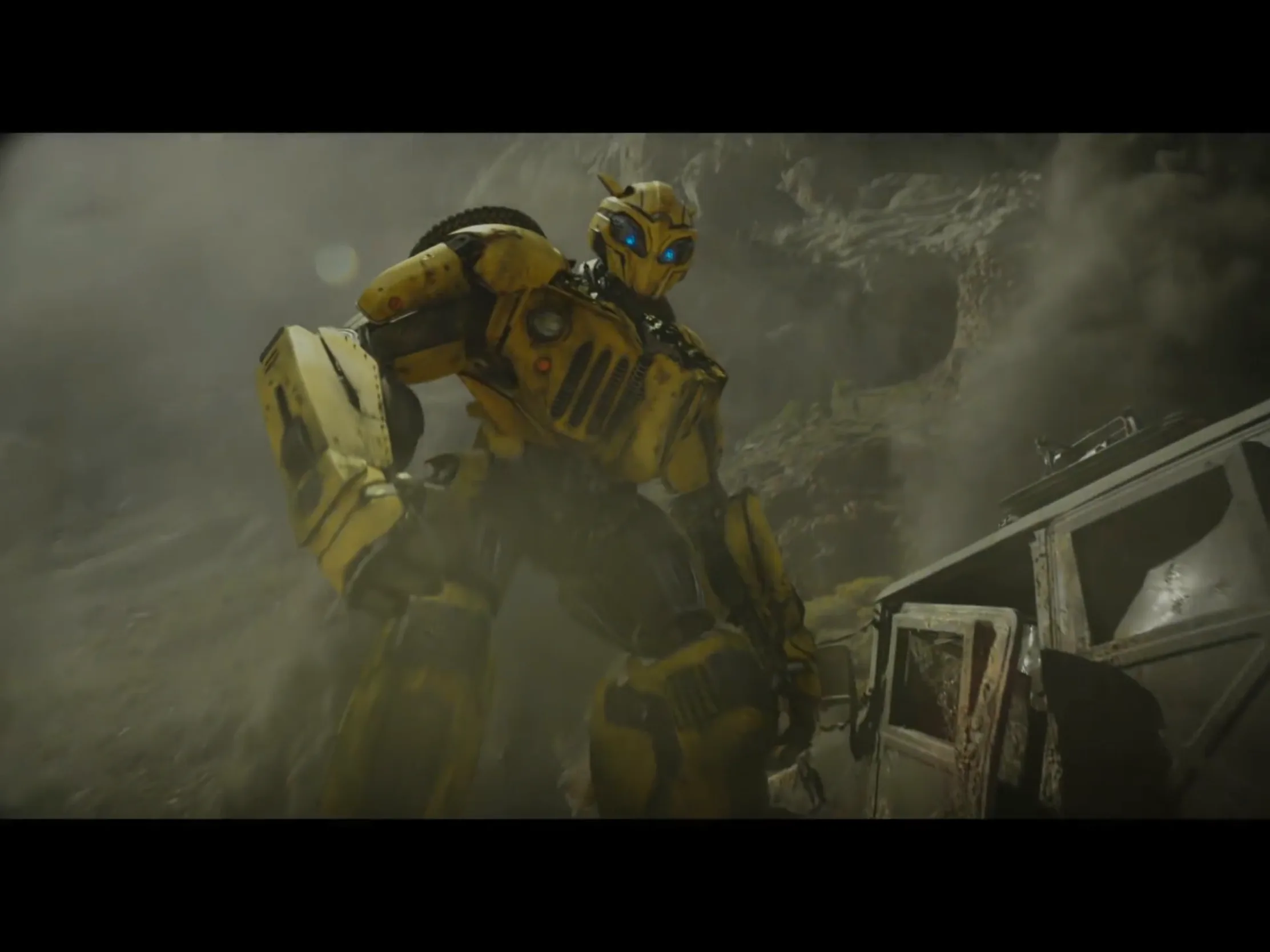 The 'Bumblebee' Trailer Shows Hailee Steinfeld Taking Charge In The ...