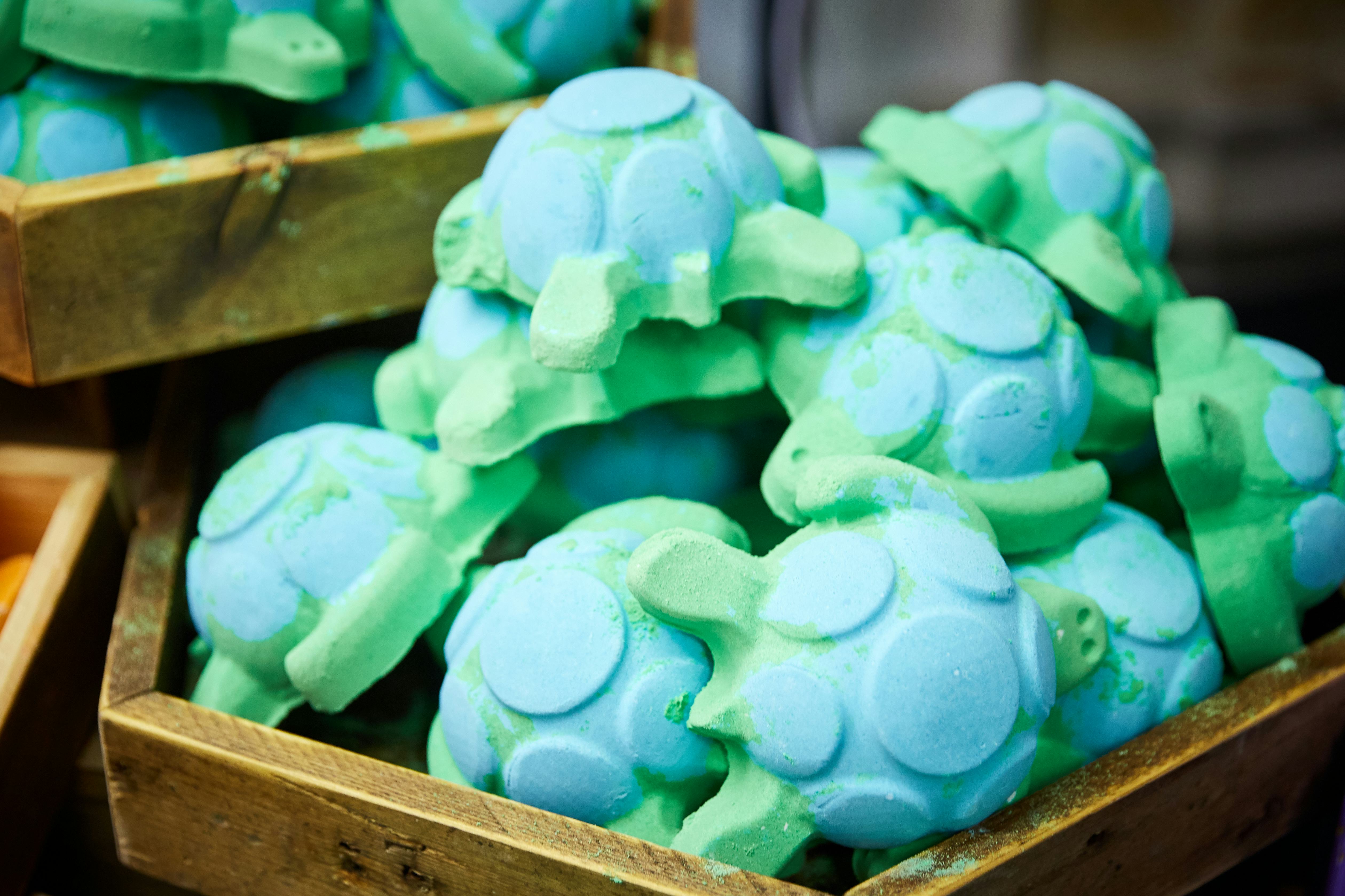 This Lush Turtle Bath Bomb Is Raising Awareness About World Oceans Day ...
