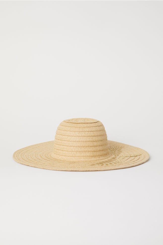 Giant Straw Hats Are The Viral Trend Of The Summer, So Here's How To ...