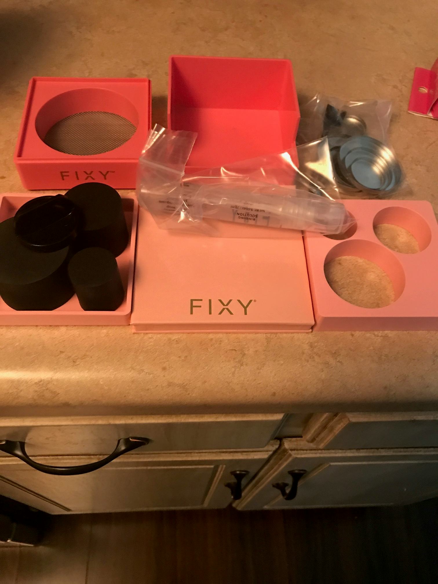 How Do You Fix Broken Eyeshadow? The Fixy Makeup Repair Kit Makes ...