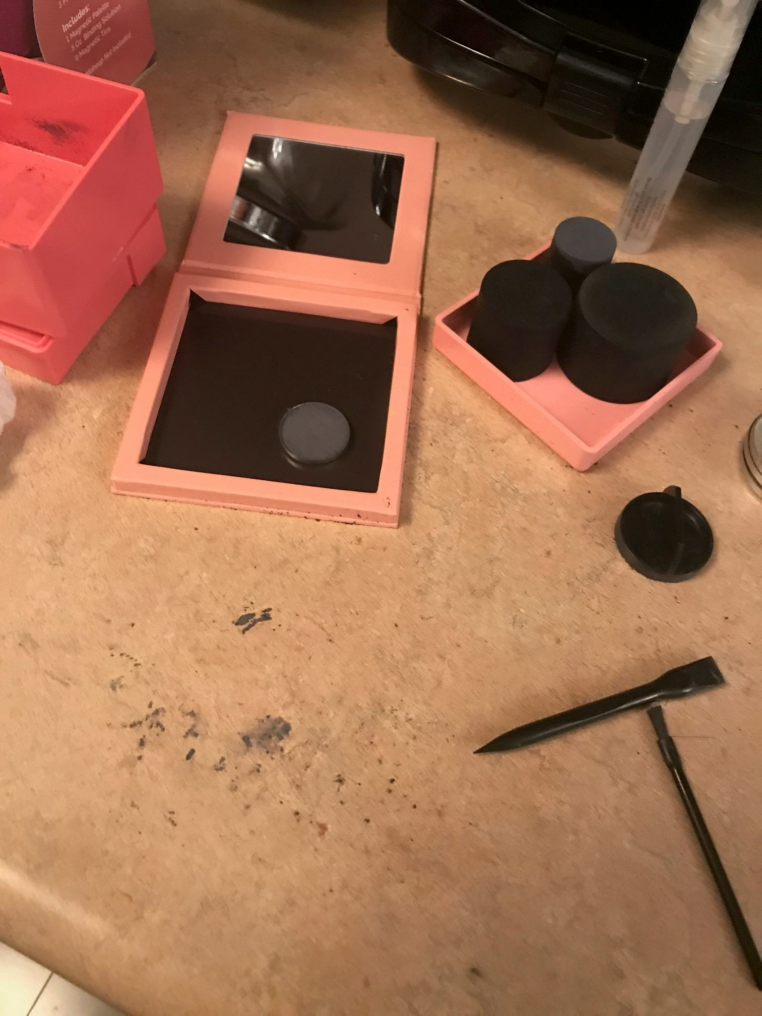 How Do You Fix Broken Eyeshadow? The Fixy Makeup Repair Kit Makes ...