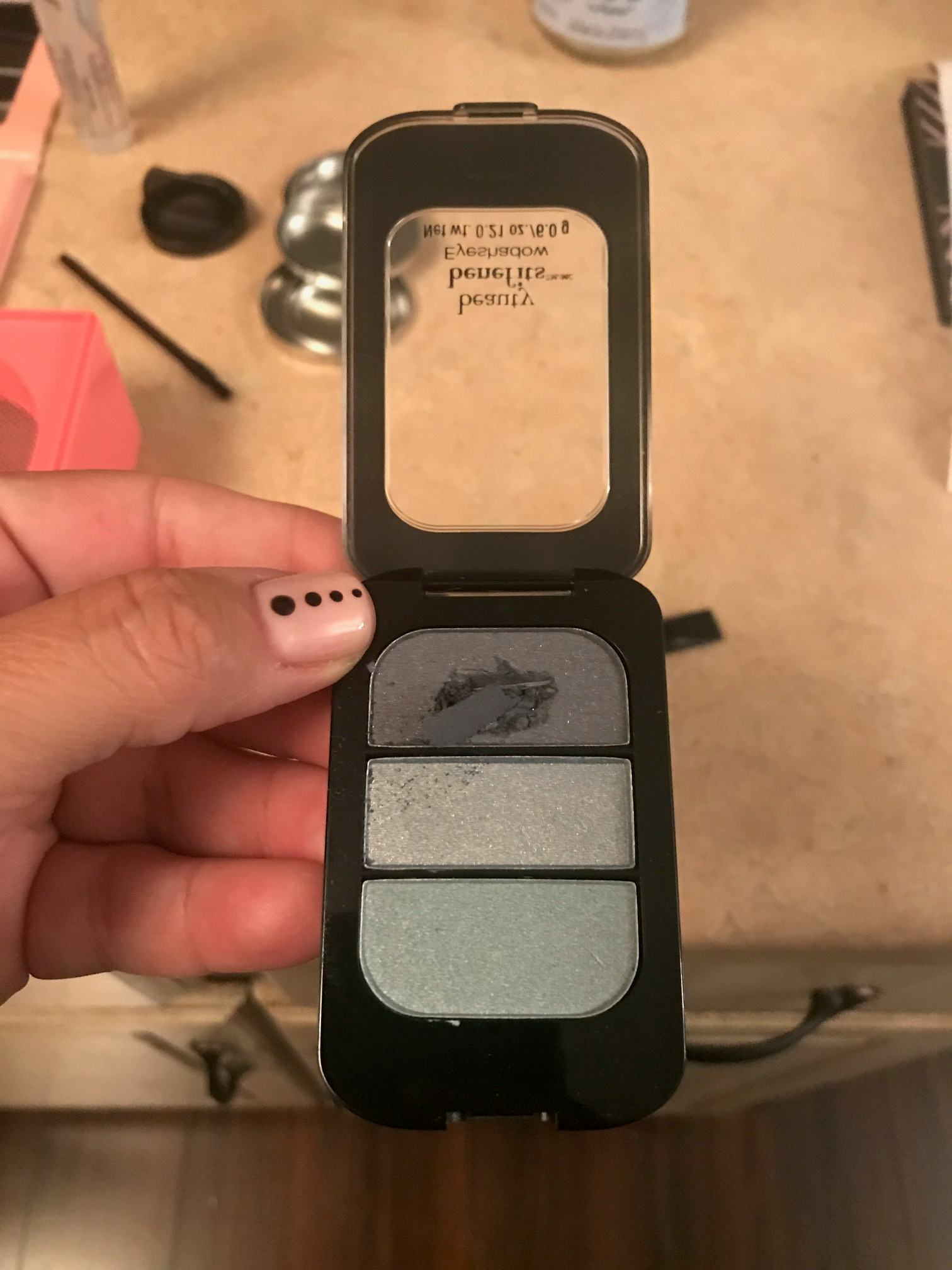 How Do You Fix Broken Eyeshadow? The Fixy Makeup Repair Kit Makes ...
