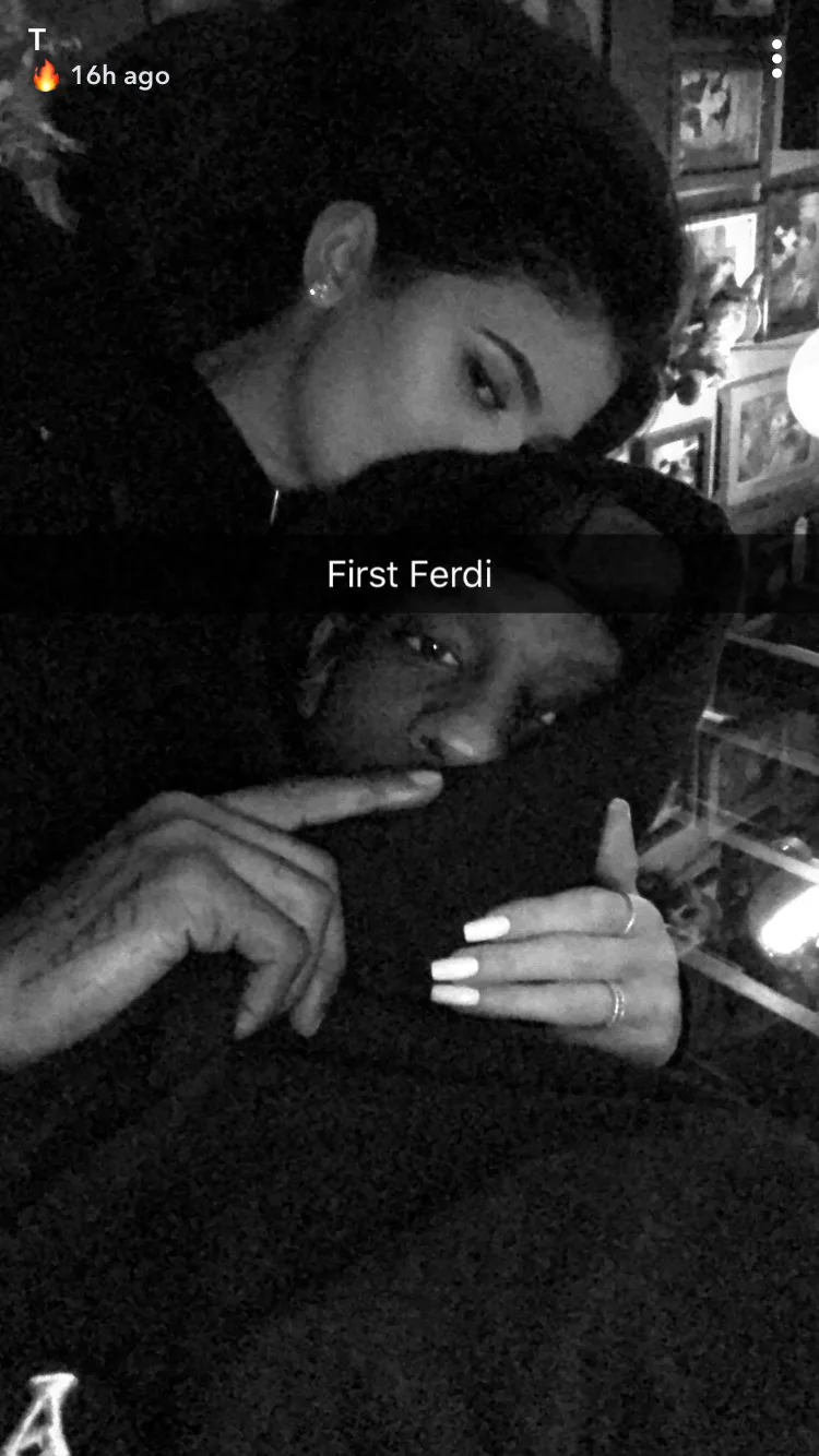 Travis Scott Posted This Selfie With Kylie Jenner While In Paris ...