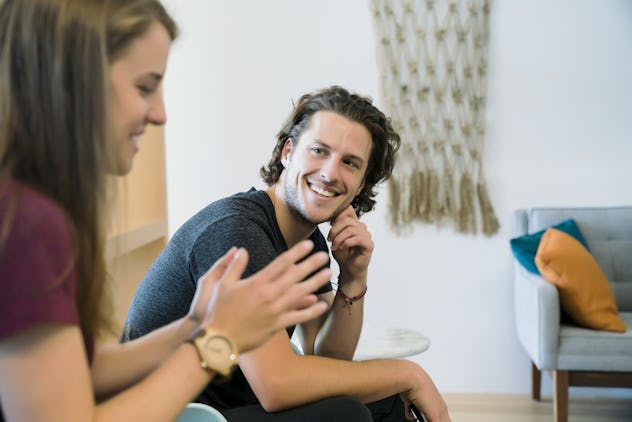 7 Weird, But Genius Ways To Get Someone To Pay Attention To You