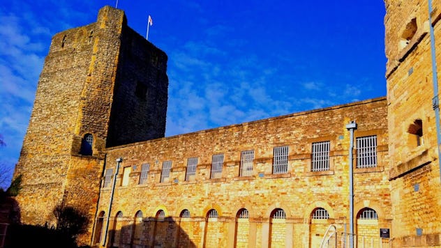 8 Haunted Hotels You Can Stay In Right Now