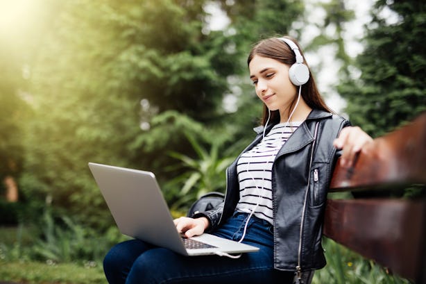 9 Back To School Playlists That'll Make You Nostalgic For The End Of Summer