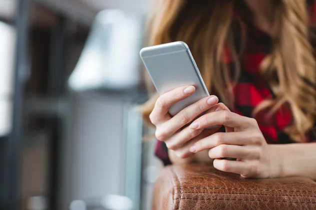 7 Signs Your Relationship Is Shady