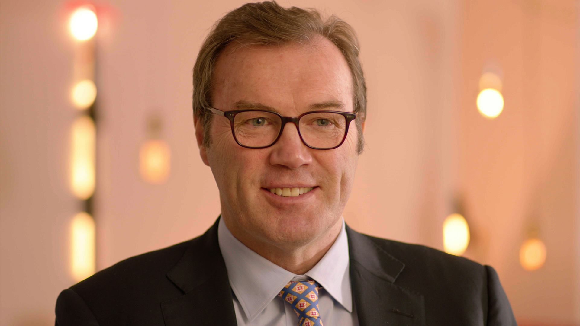 Who Are The Royal Experts Featured In 'The Story Of The Royals'? Here's ...