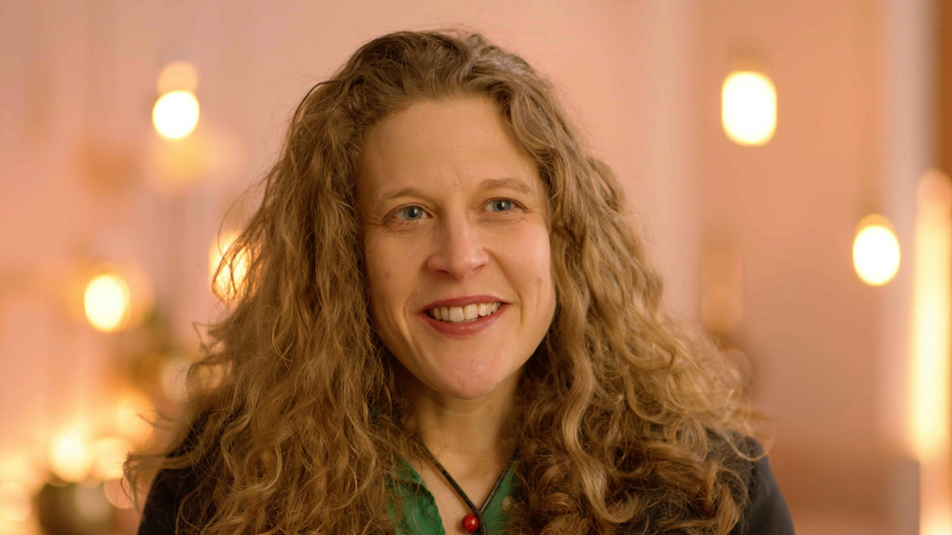 Who Are The Royal Experts Featured In 'The Story Of The Royals'? Here's ...