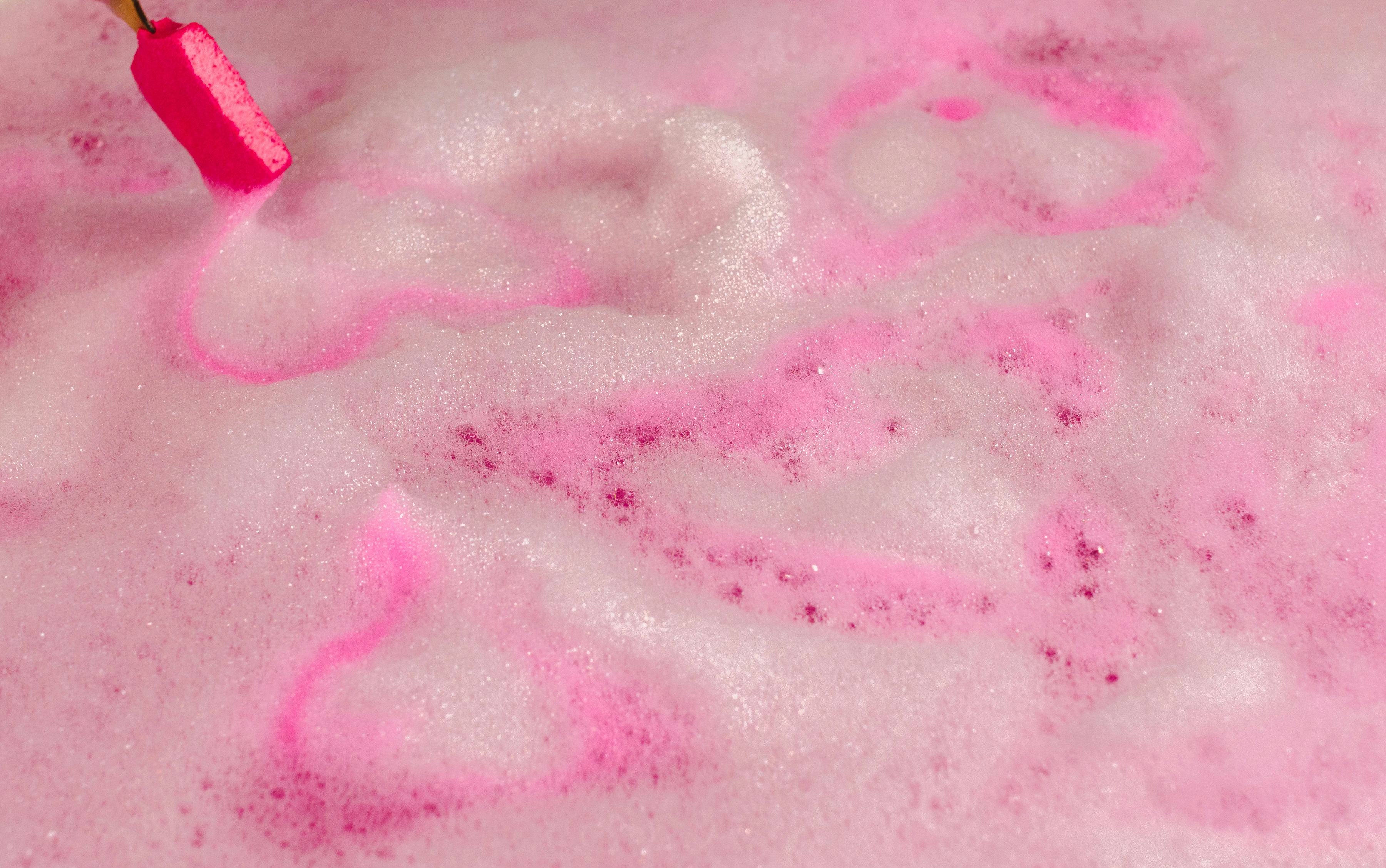 How To Use Lush Bubble Brushes Because These Tub Treats Make Soaking ...